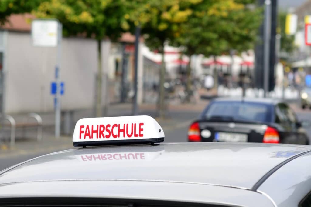 Wenden und Umkehren im Straßenverkehr: Was gilt hier?