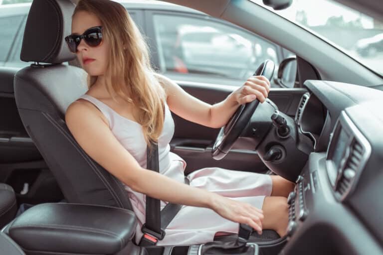 Wenden und Umkehren im Straßenverkehr: Was gilt hier?